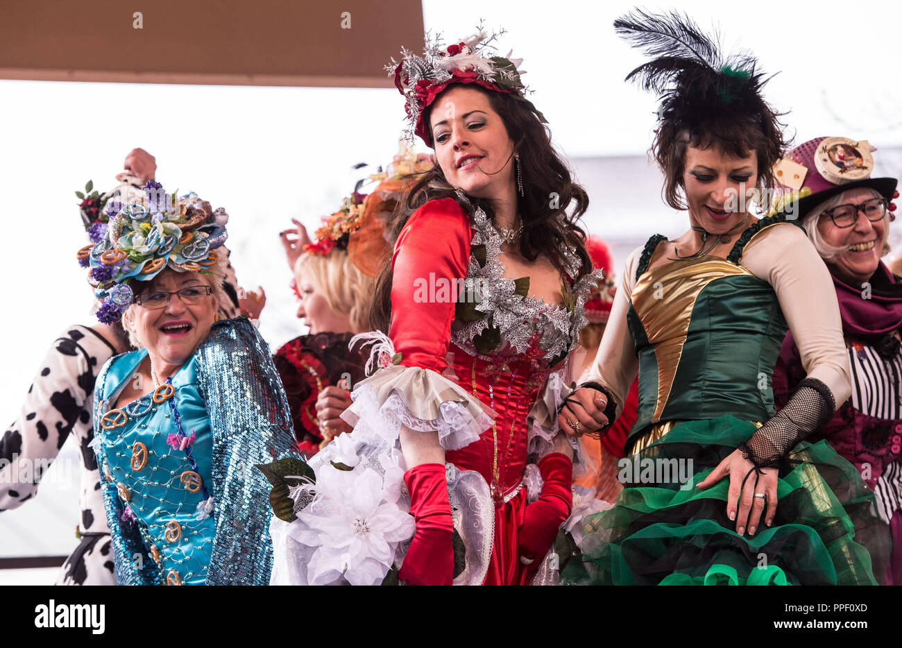 Standl women hi-res stock photography and images - Alamy