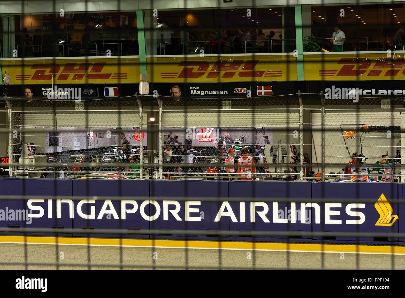 Motor racing pit lane hi-res stock photography and images - Alamy