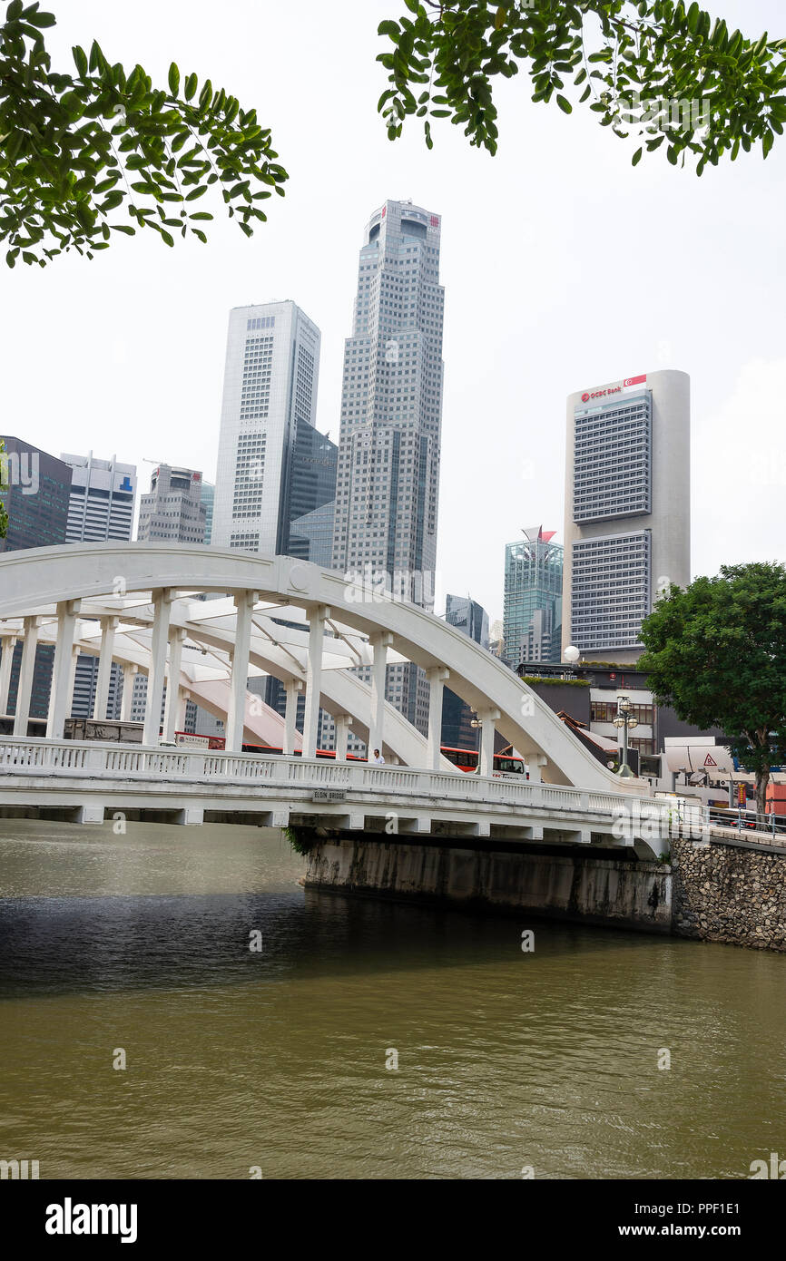 Elgin Bridge Crossing the Singapore River with One Raffles Place UOB ...