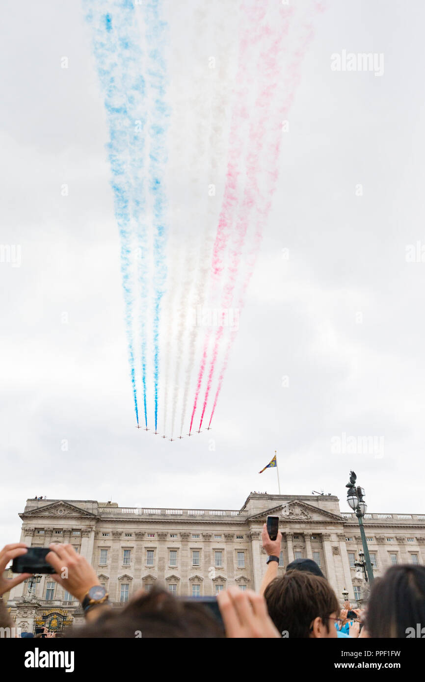 Royal Air Force's 100th Anniversary - Red Arrows flying over Buckingham ...