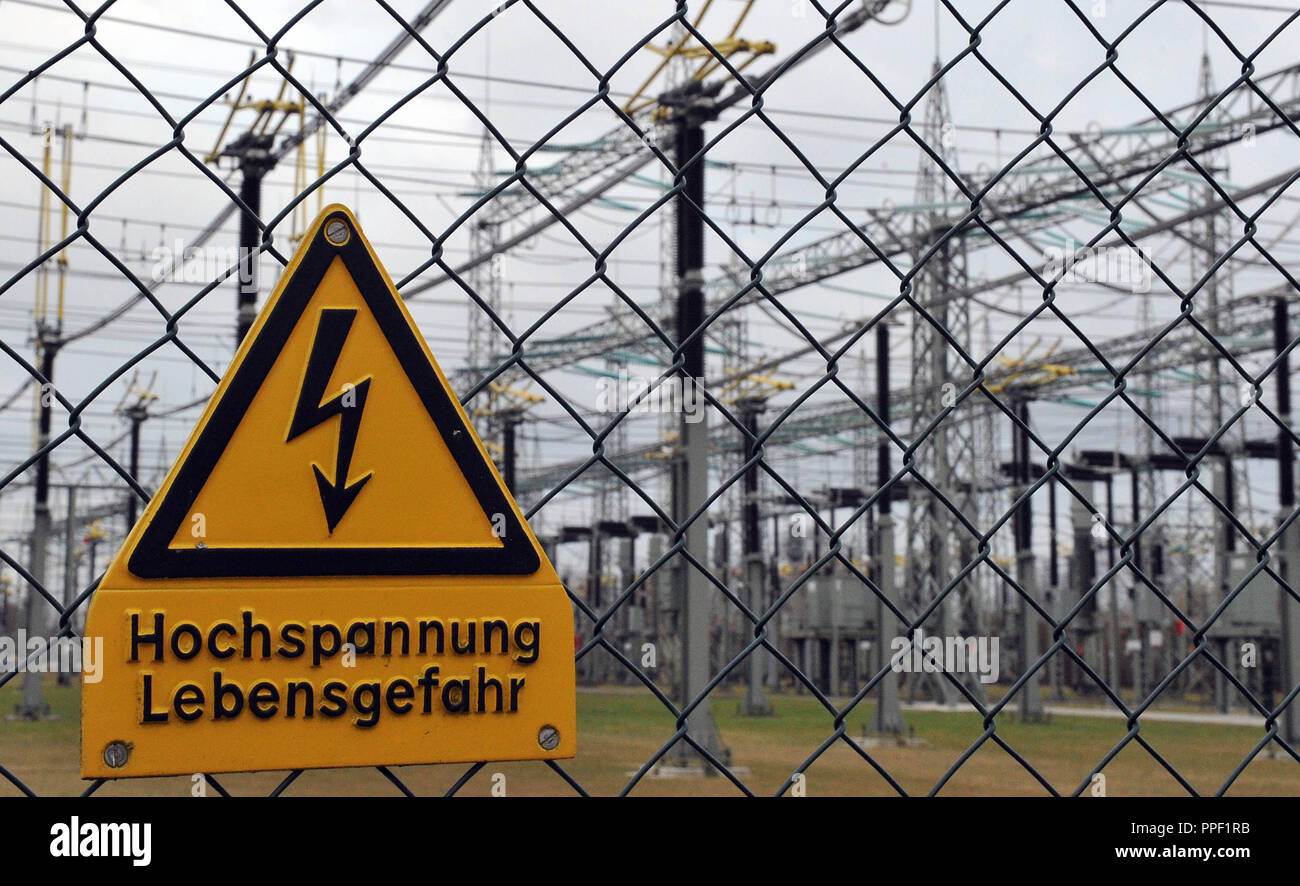 Electrical substation hi-res stock photography and images - Alamy