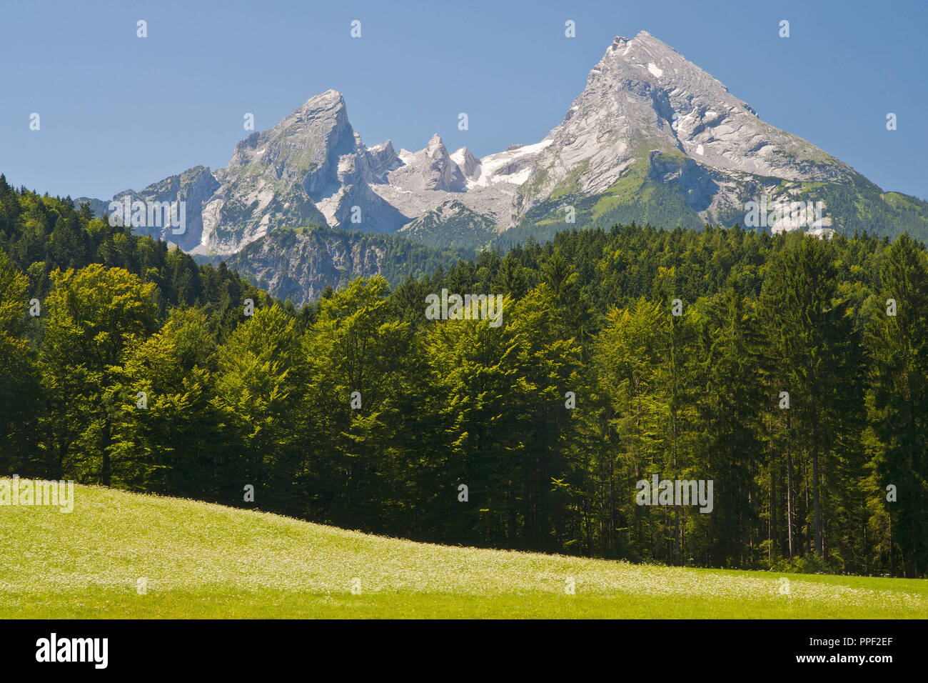 The highest mountain of germany on the alps hi-res stock photography ...