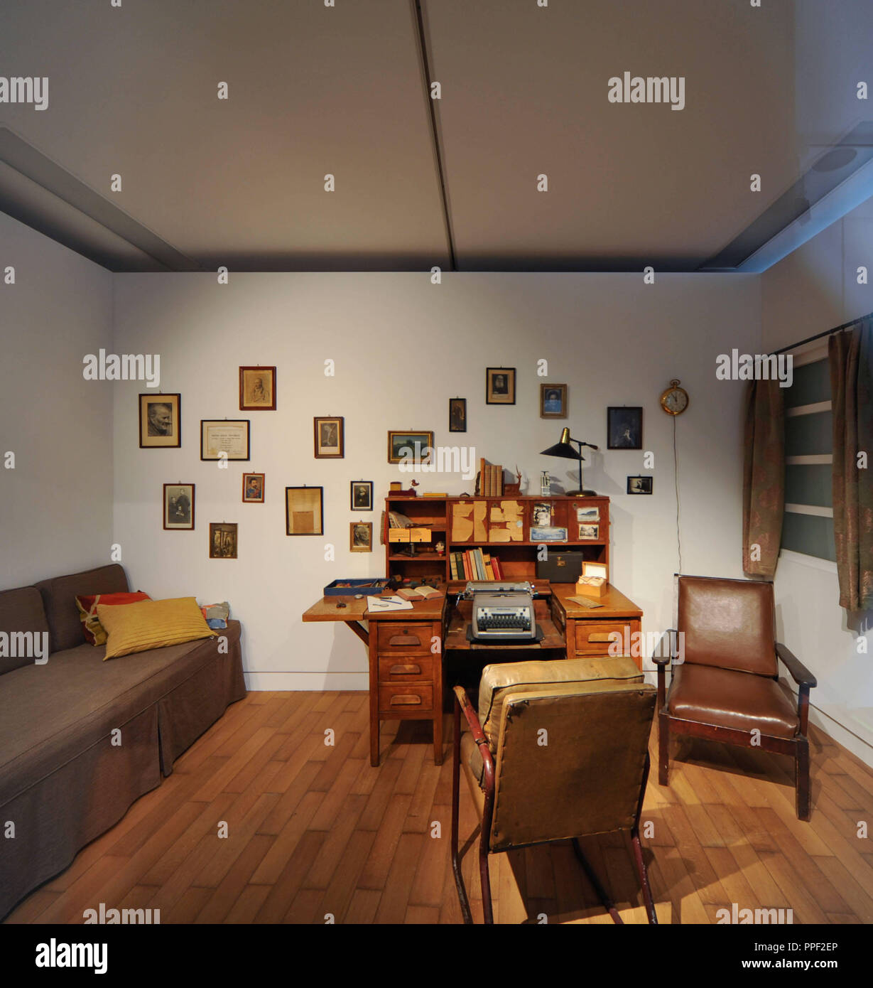 The home office of Oskar Maria Graf in New York is exhibited in Munich ...