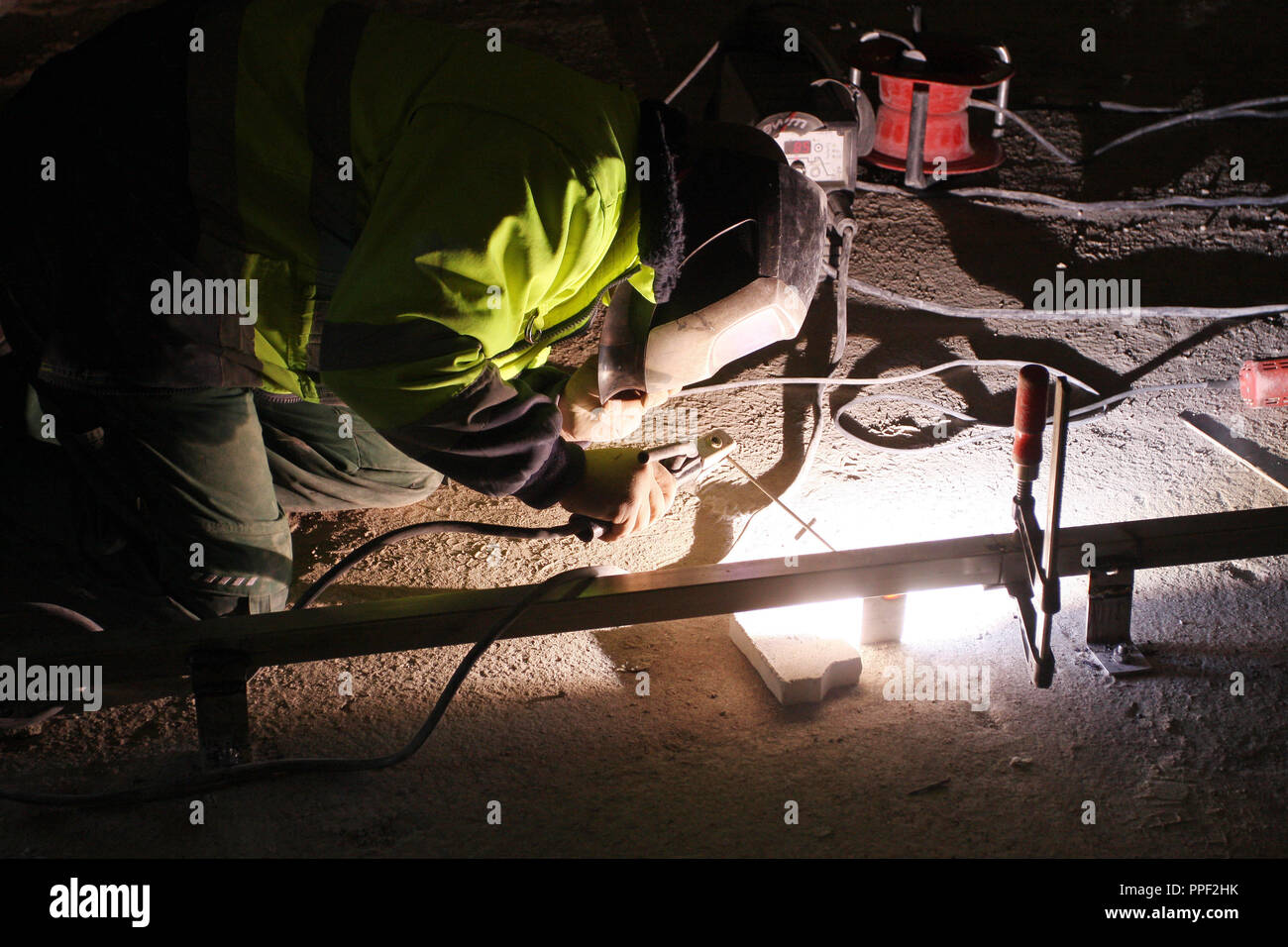 Construction work on the Munich Main Station. Welding works, Germany ...