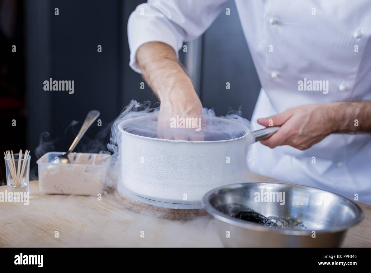 Molecular gastronomy hi-res stock photography and images - Alamy
