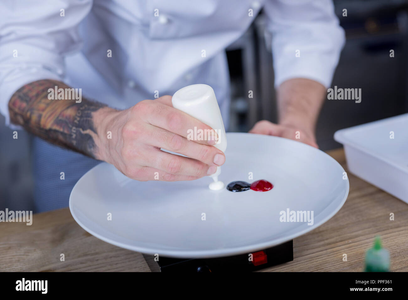 Something cooking in the kitchen hi-res stock photography and images ...