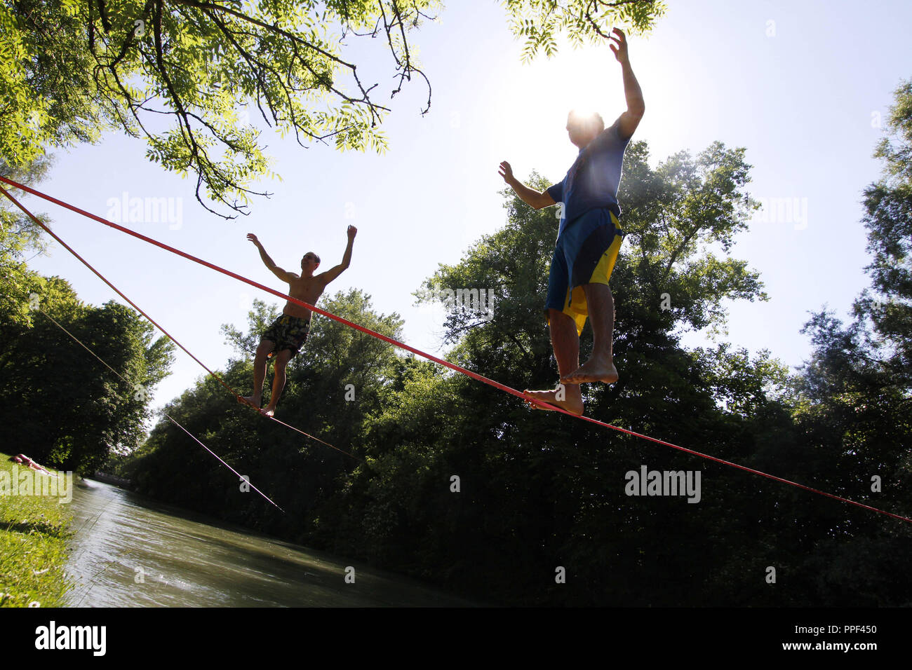Slackliners hi-res stock photography and images - Alamy