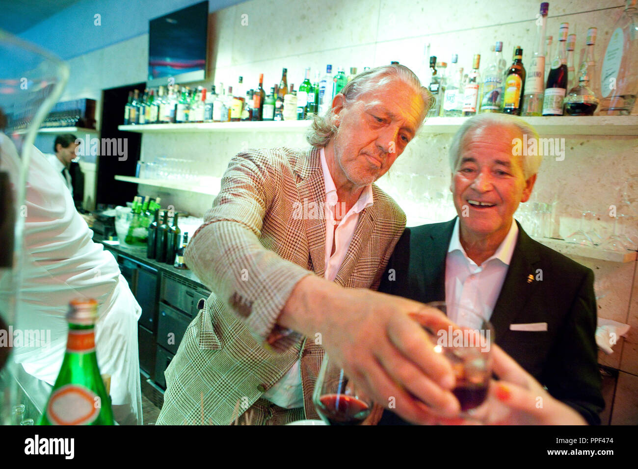 Bartender Charles Schumann from Schumann's Tagesbar serves cocktails ...