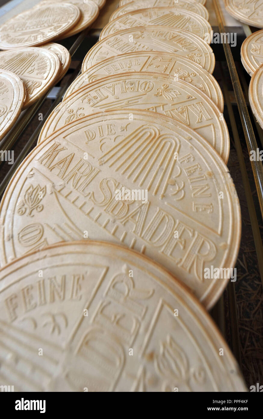 Carlsbad Oblaten Wafer Cookies Discount Prices | www.pinnaxis.com