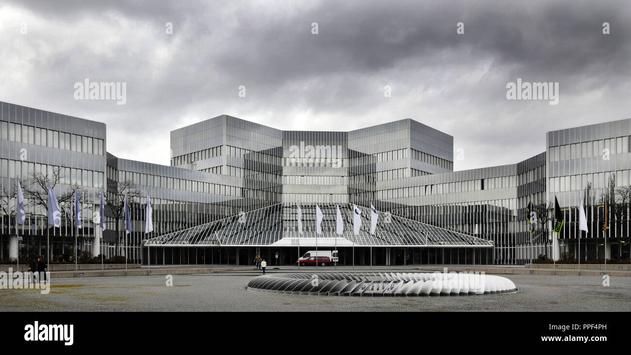 Bmw innovation center hi-res stock photography and images - Alamy