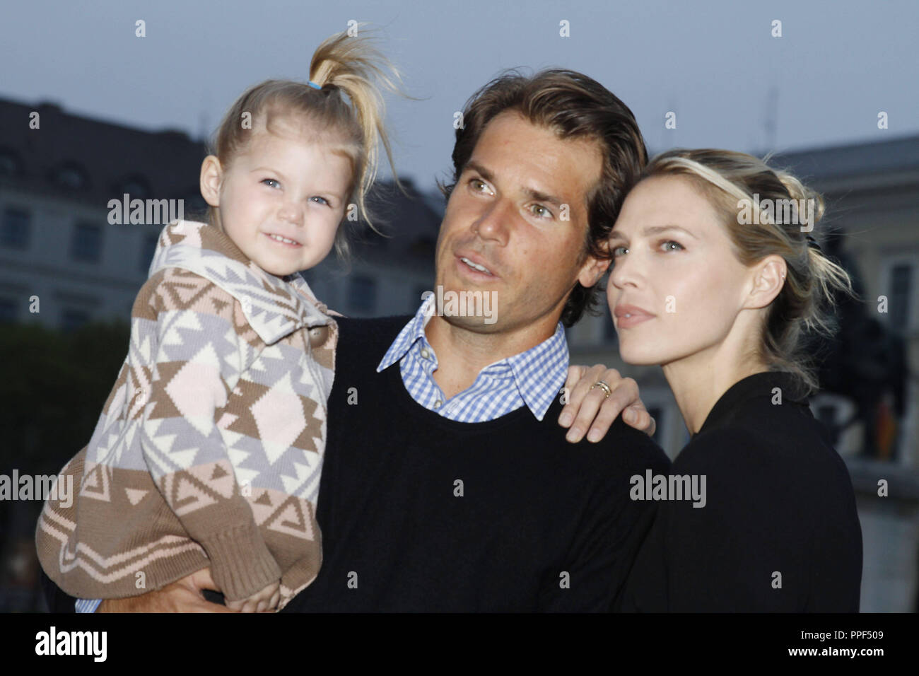Sara foster and valentina haas foster hi-res stock photography and ...