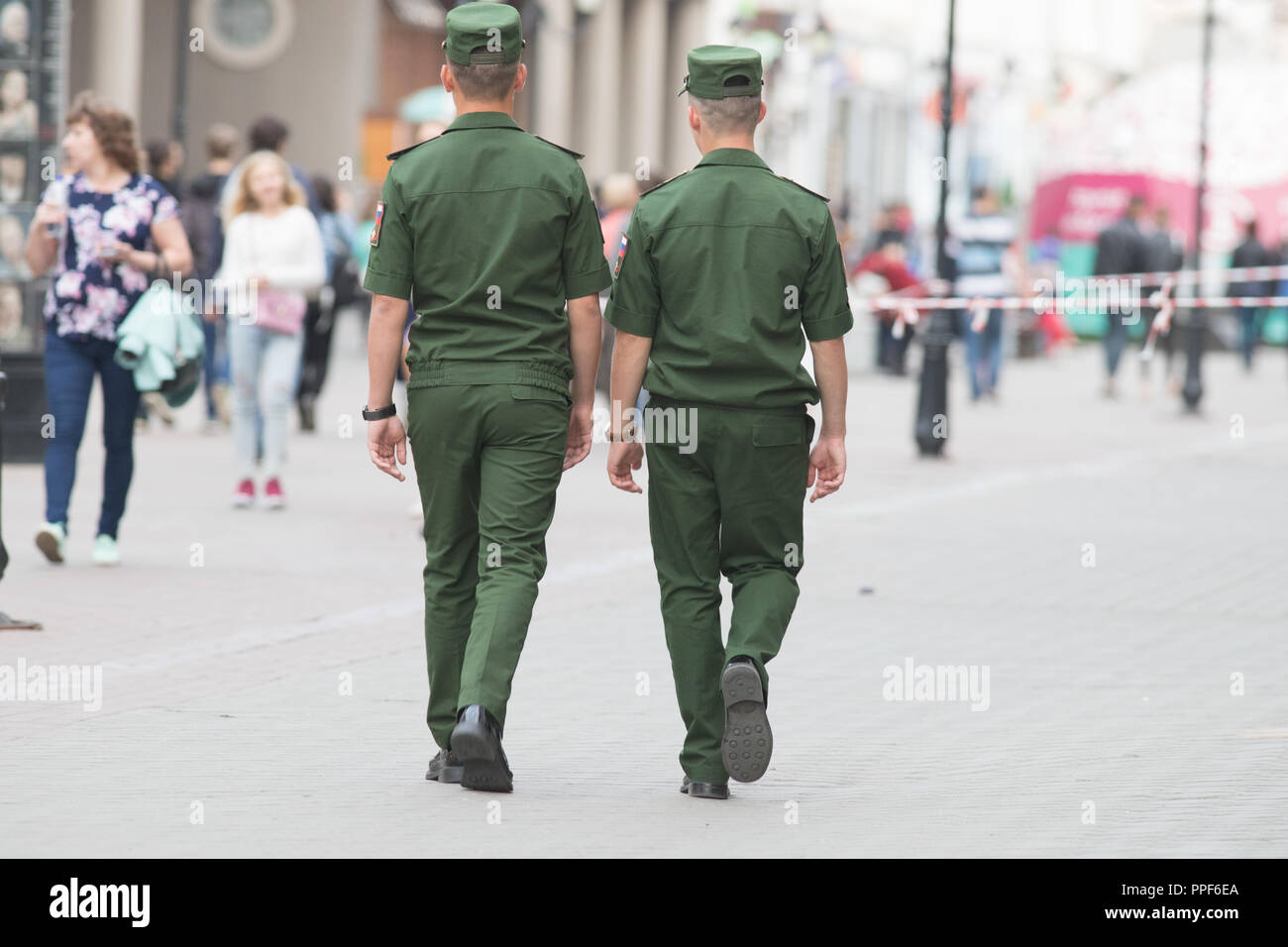 Walking military army soldier uniform flag hi-res stock photography and ...
