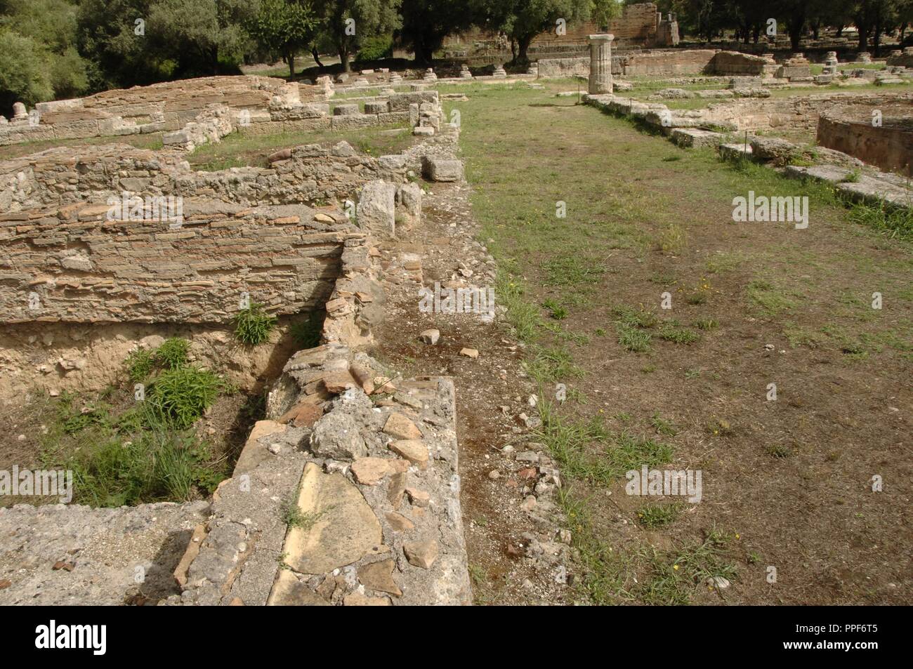 Greek Art. The Leonidaion. Lodging place for athletes taking part in ...