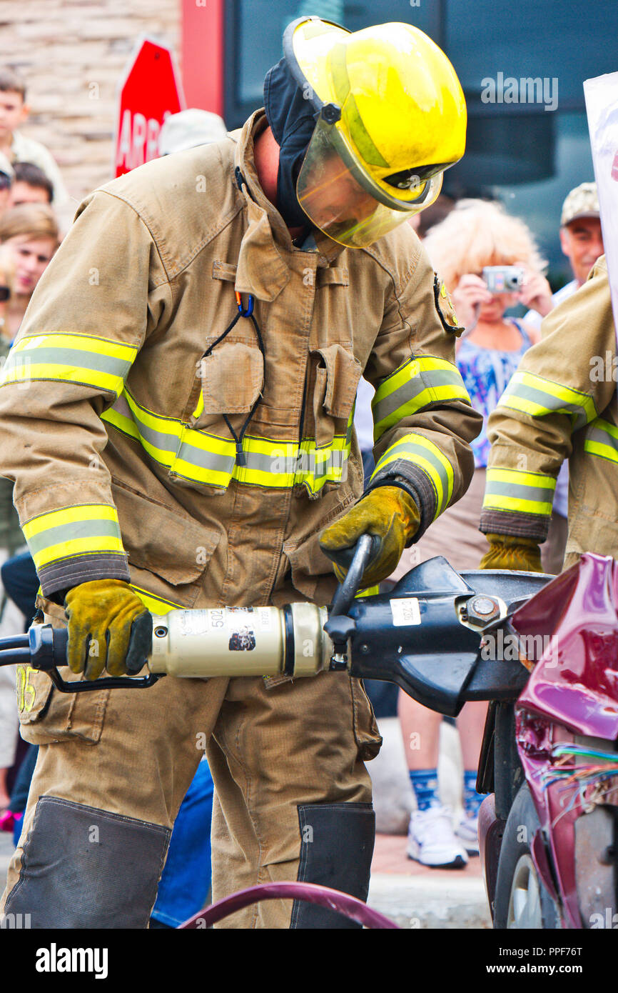 Jaws of life hi-res stock photography and images - Alamy