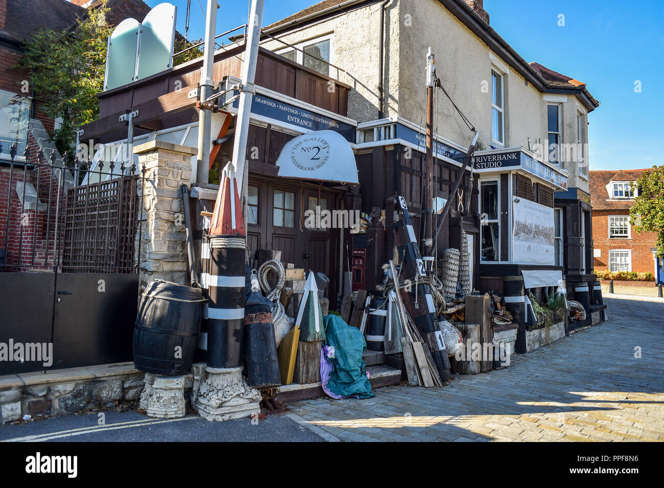 Hamble village hampshire england hi-res stock photography and images ...