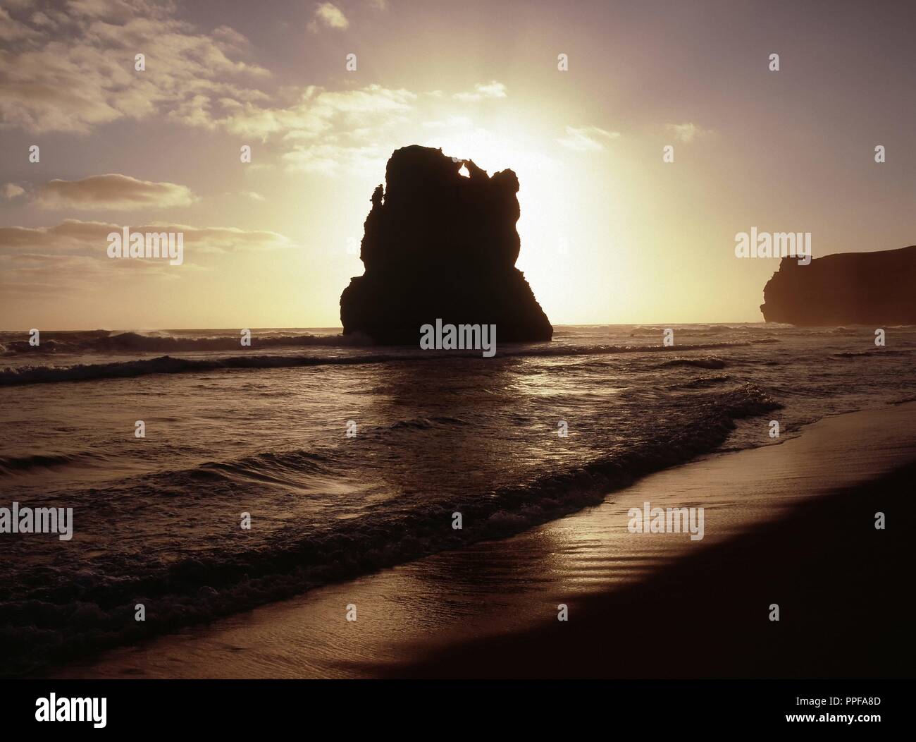 Rock Stack Coastline at Sunset, Great Ocean Road, Victoria, Australia ...