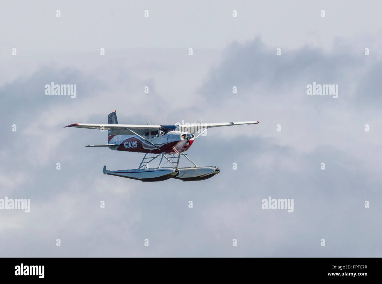 Seaplane or floatplane flying over Lake Hood Seaplane Base the world's ...