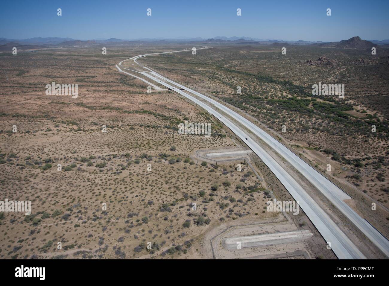 reeway crossing the city, street, road, urbanity, traffic, traffic ...