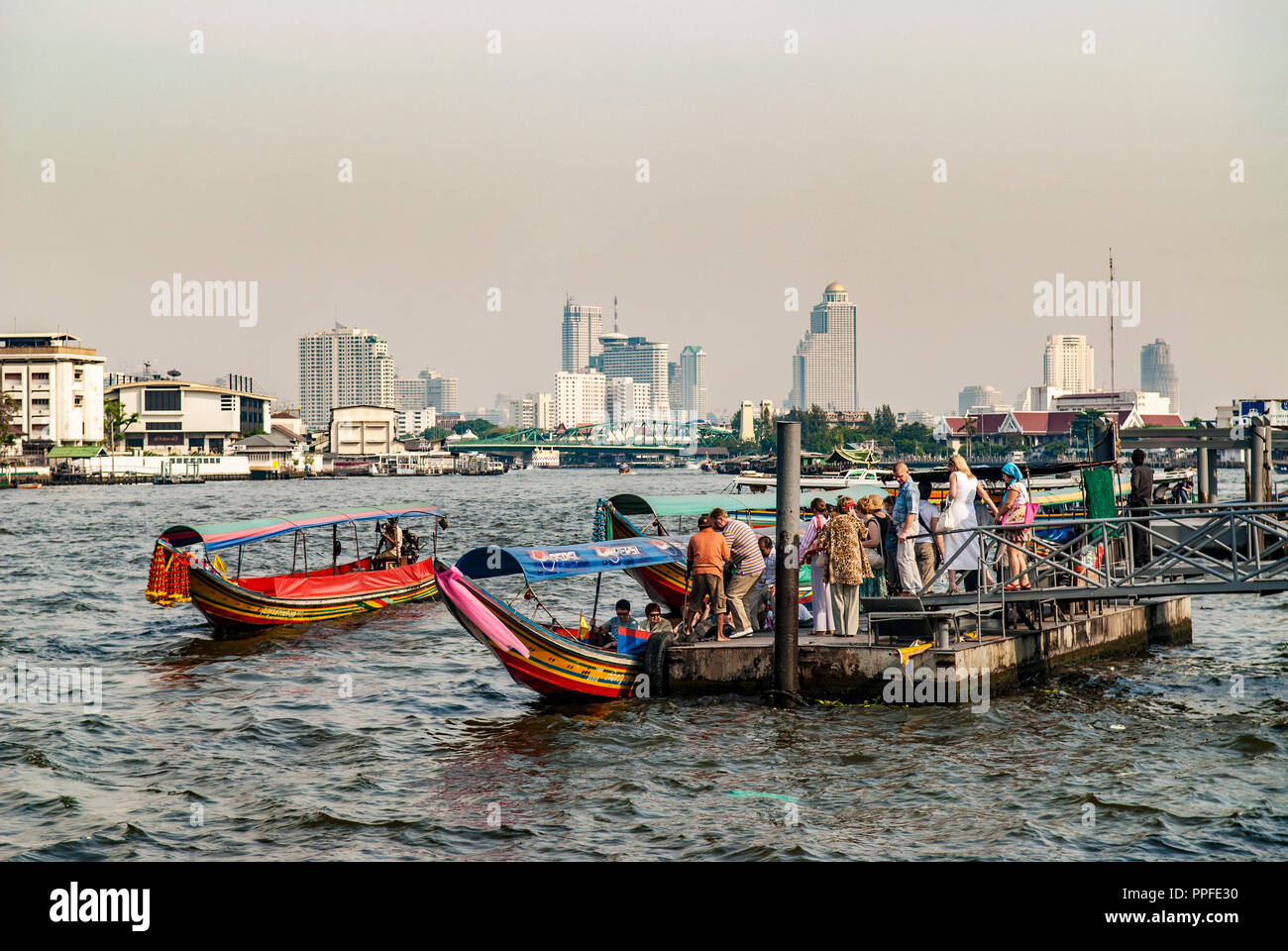 River chao phraya boat tour hi-res stock photography and images - Alamy