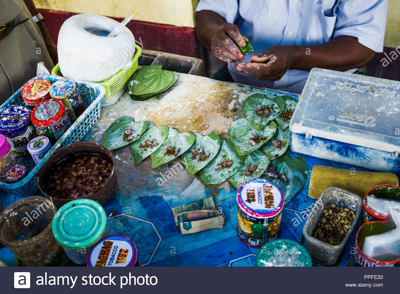 Chewing Tobacco Stock Photos & Chewing Tobacco Stock Images - Alamy