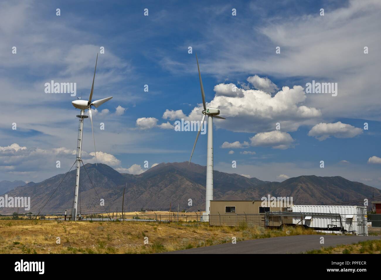 Wind mills in field wyoming hi-res stock photography and images - Alamy