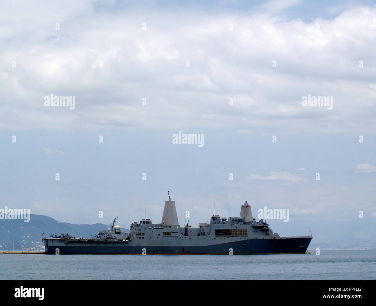 Uss new york lpd 21 hi-res stock photography and images - Alamy