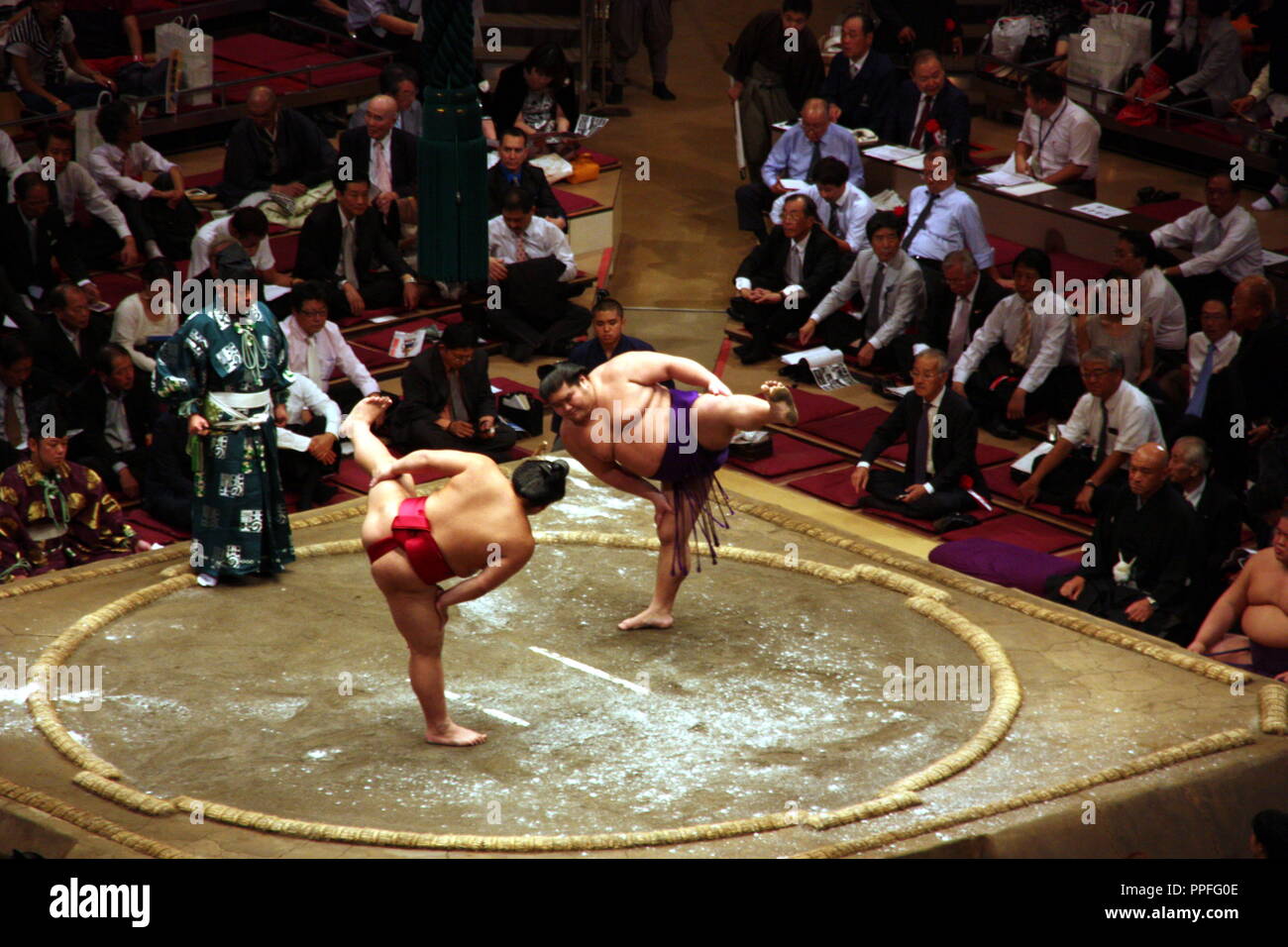 Sumo wrestling in tokyo hi-res stock photography and images - Alamy