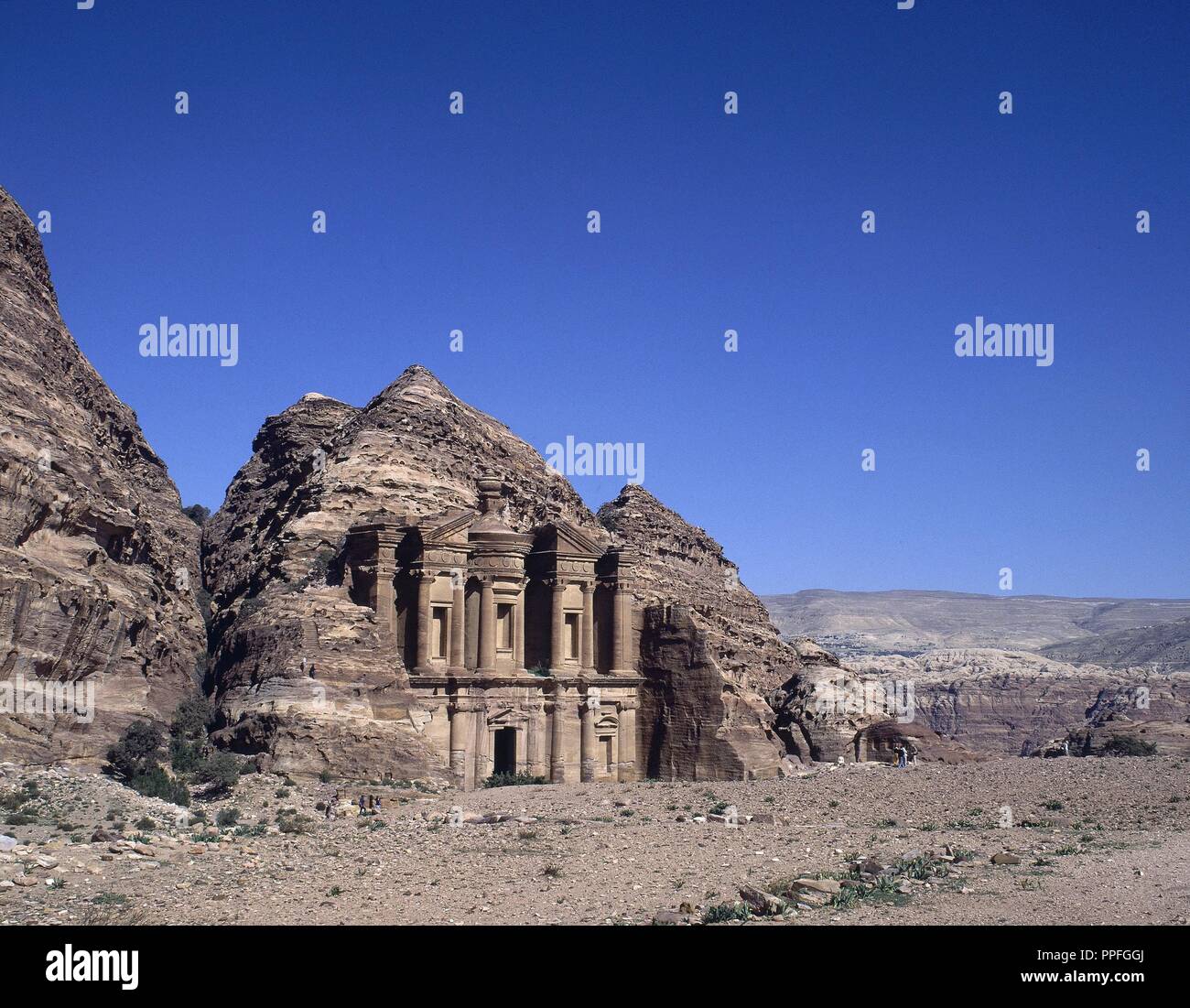 FACHADA DEL TEMPLO ED-DEIR O MONASTERIO - SIGLO III AC. Location ...