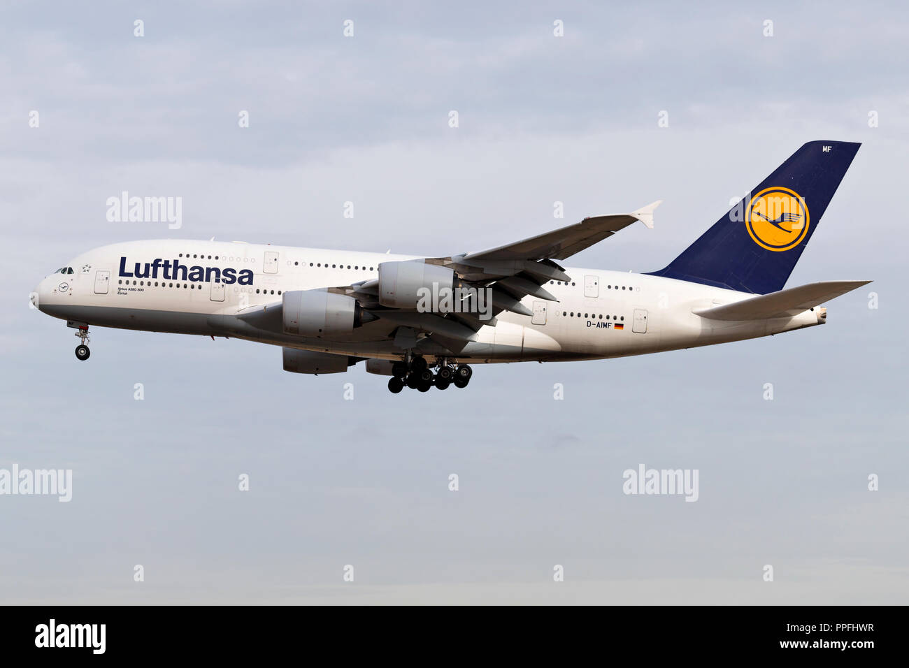 A380 landing gear hi-res stock photography and images - Alamy
