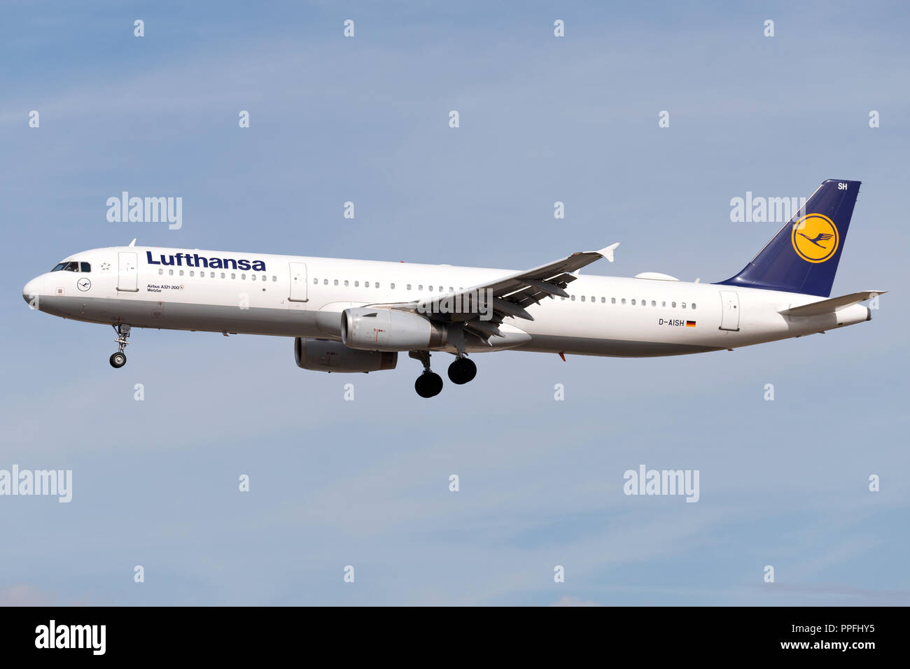 German Lufthansa Airbus A321 (old livery) with registration D-AISH on ...