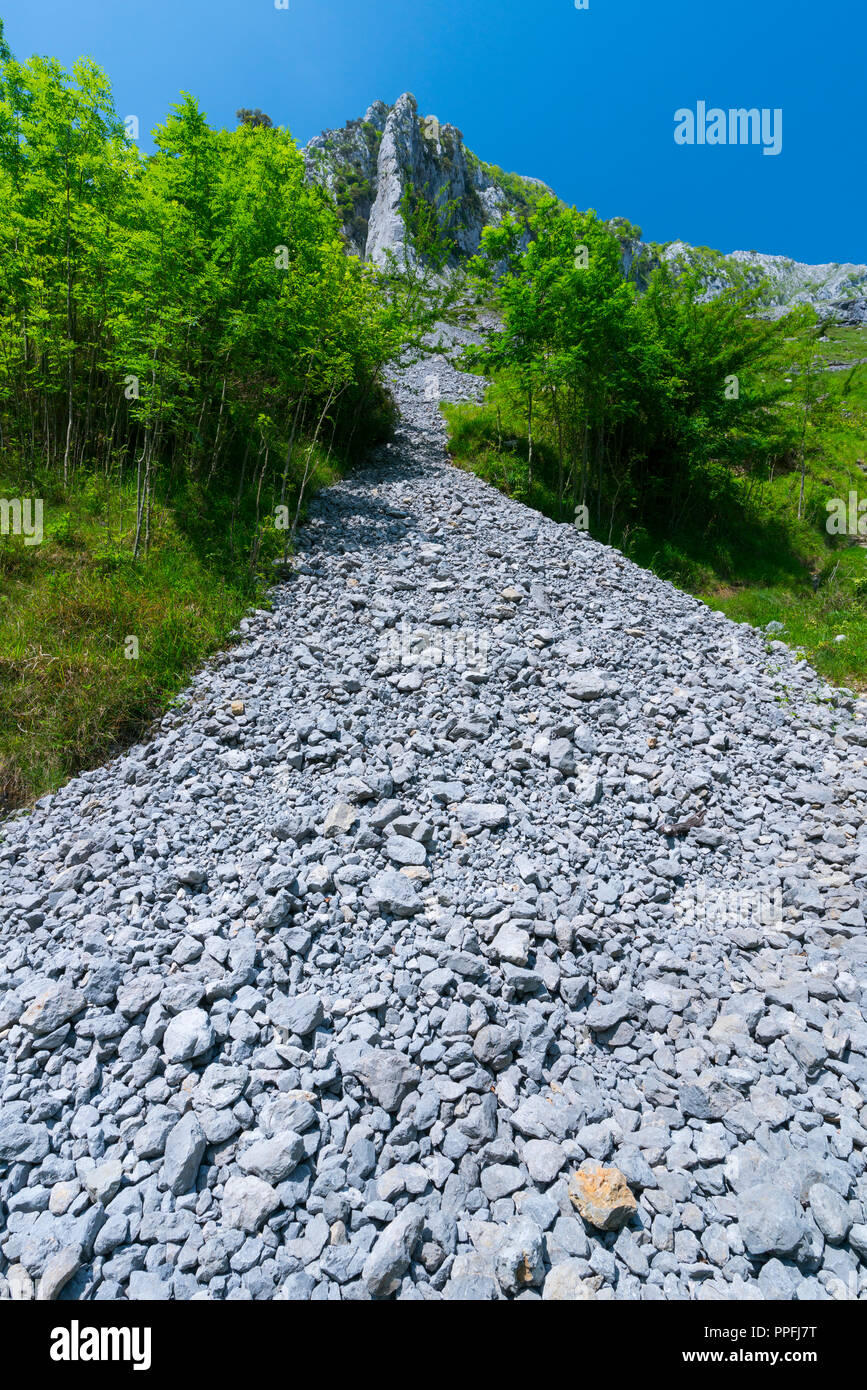 Medieval causeway, Atxarte canyon, Mendiola neighborhood, Urkiola ...