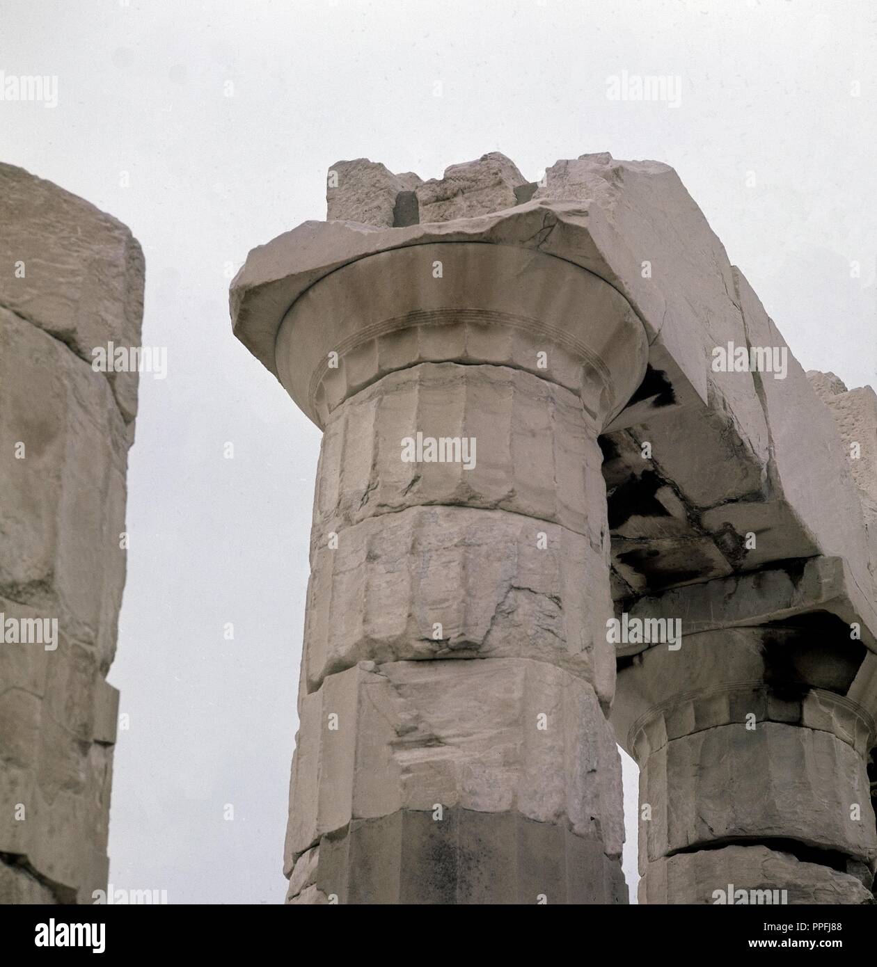 COLUMNA DEL PARTENON - TEMPLO DORICO CONSTRUIDO EN LA ACROPOLIS DE ...