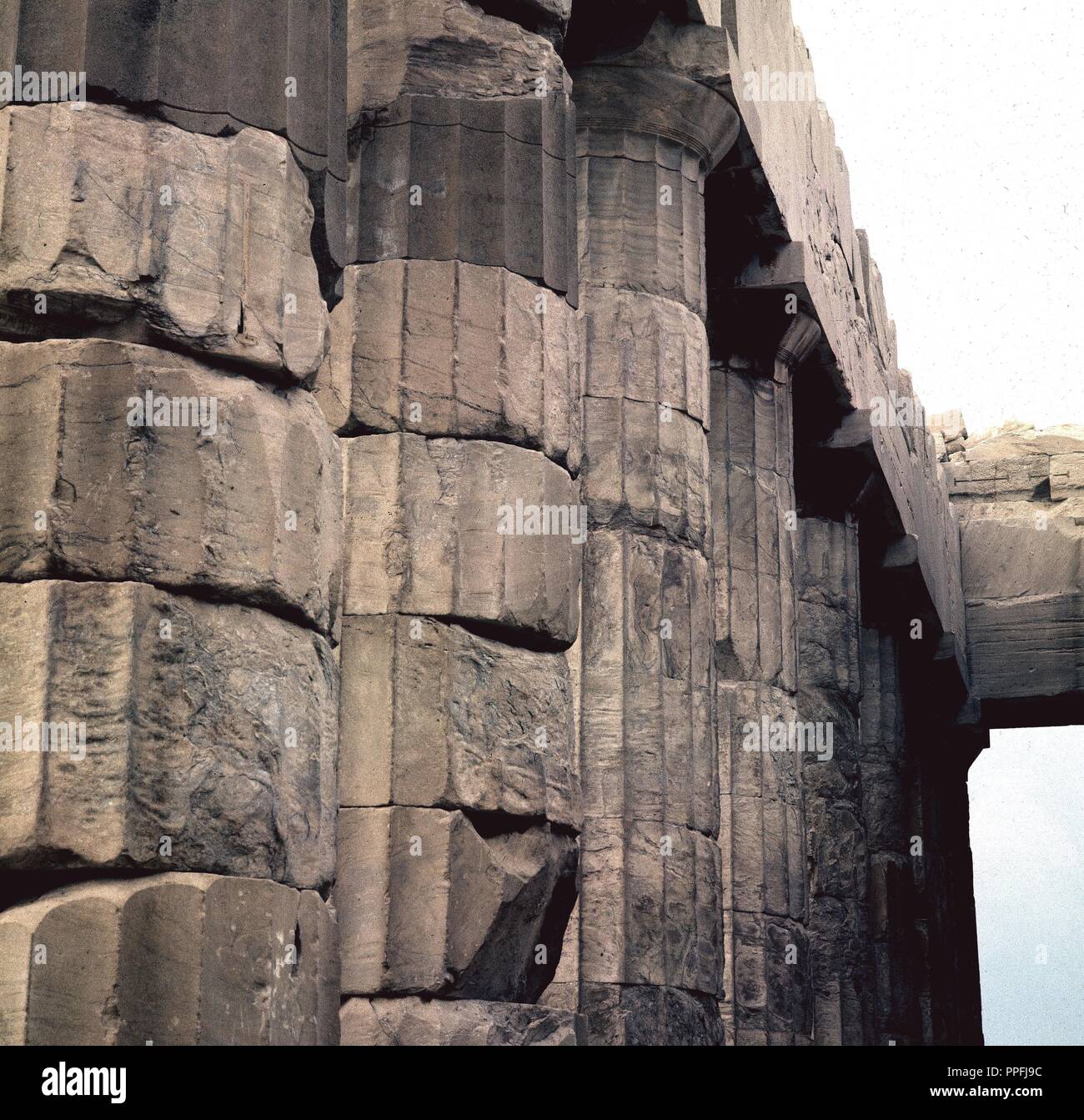 COLUMNAS DEL PARTENON - TEMPLO DORICO CONSTRUIDO EN LA ACROPOLIS DE ...