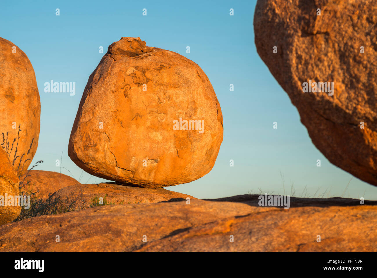 Sunset at the Devil’s Marbles near Tennant Creek. Perfectly balanced ...
