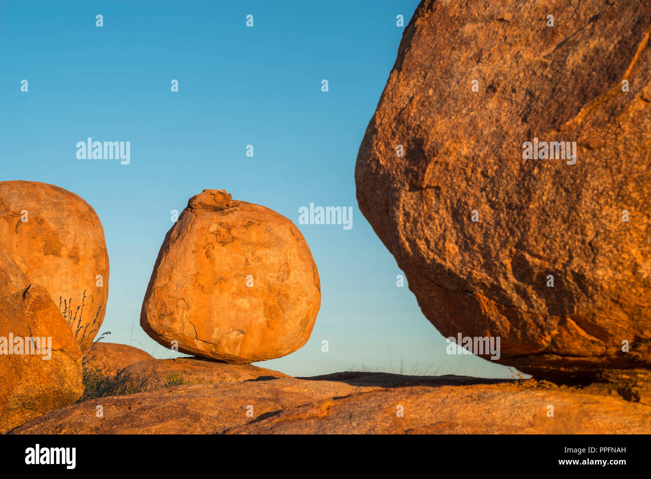 Sunset at the Devil’s Marbles near Tennant Creek. Perfectly balanced ...