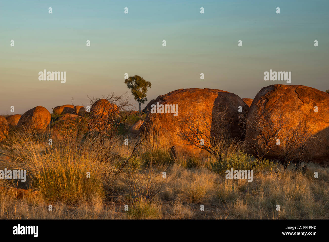 Sunset at the Devil’s Marbles near Tennant Creek., Australia, Northern ...