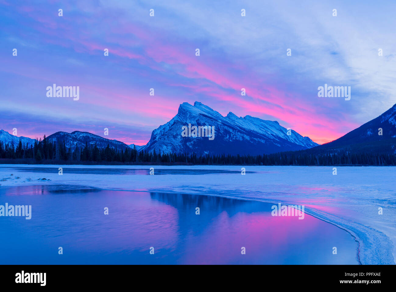 Spectacular dawn light in winter, Mount Rundle, Banff National Park ...