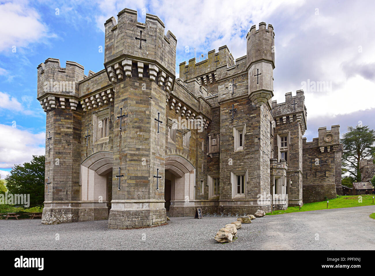 Wray castle hi-res stock photography and images - Alamy