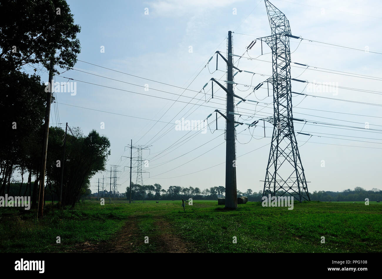 Electric transmission tower hi-res stock photography and images - Alamy