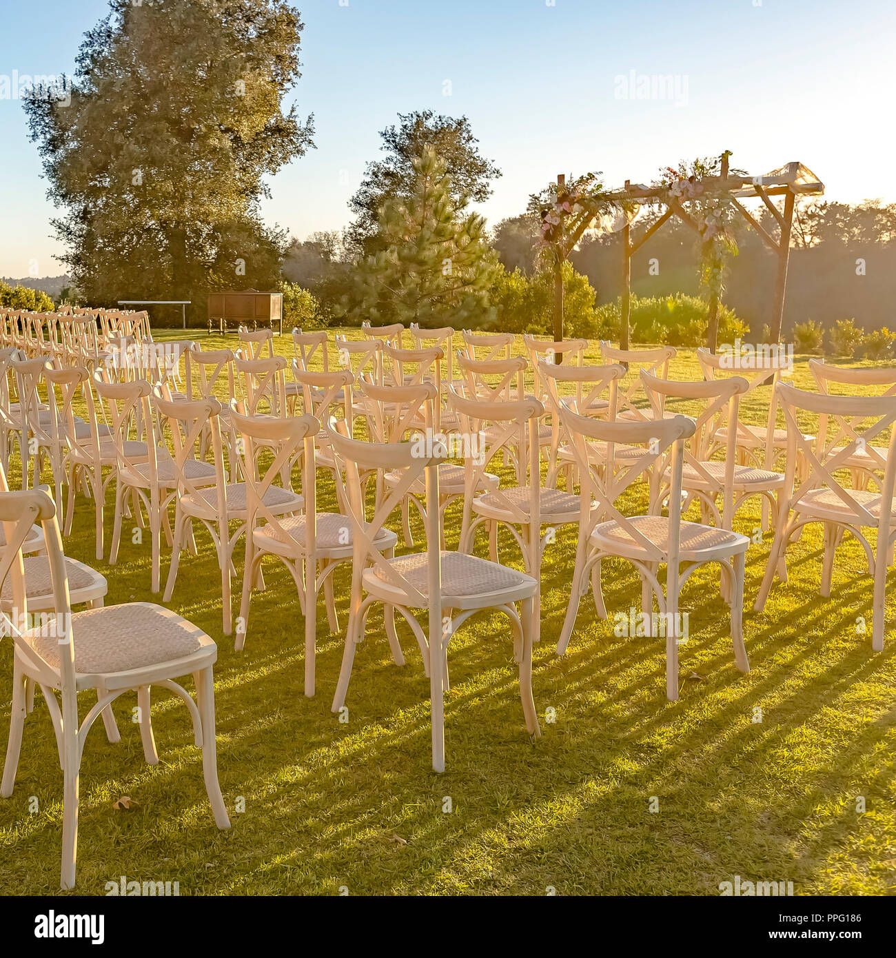 Chuppah and white chairs on a Jewish wedding Stock Photo - Alamy