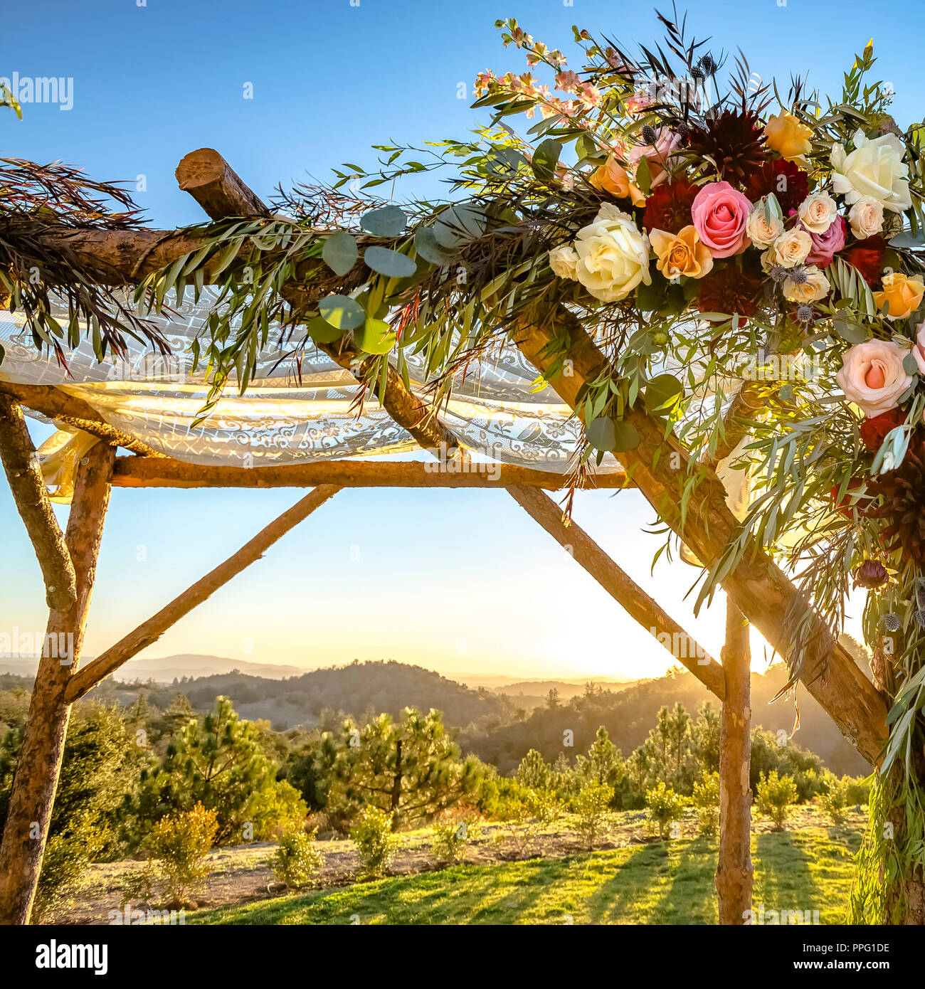 Floral wooden Chuppah of a Jewish wedding Stock Photo - Alamy
