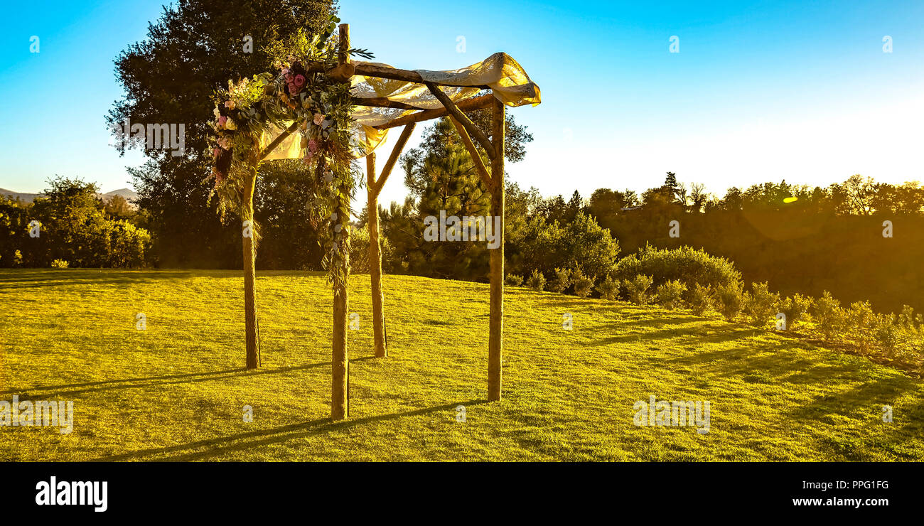 Jewish wedding Chuppah with view of trees and sky Stock Photo - Alamy