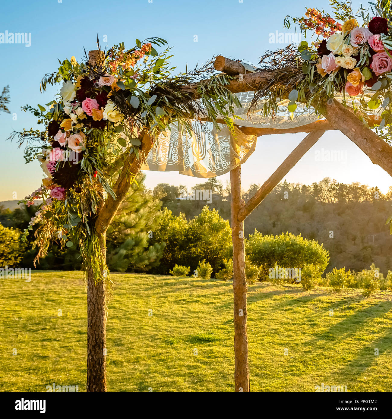 Jewish marriage canopy hi-res stock photography and images - Alamy