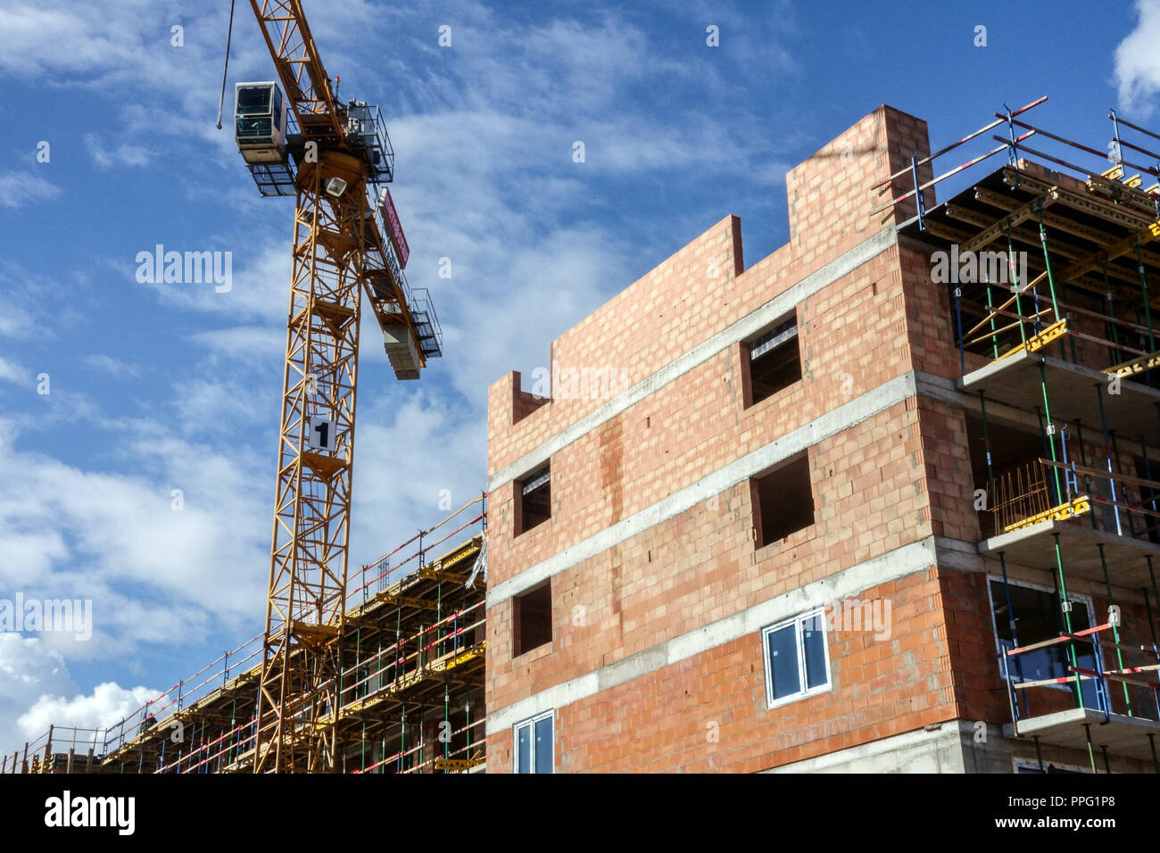 Prefab housing crane hi-res stock photography and images - Alamy
