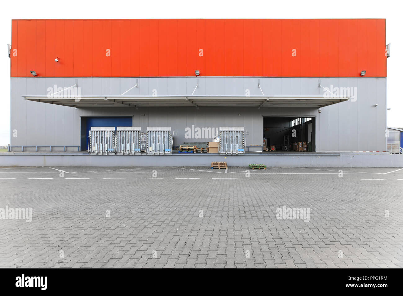 Loading ramp and dock at distribution warehouse Stock Photo - Alamy