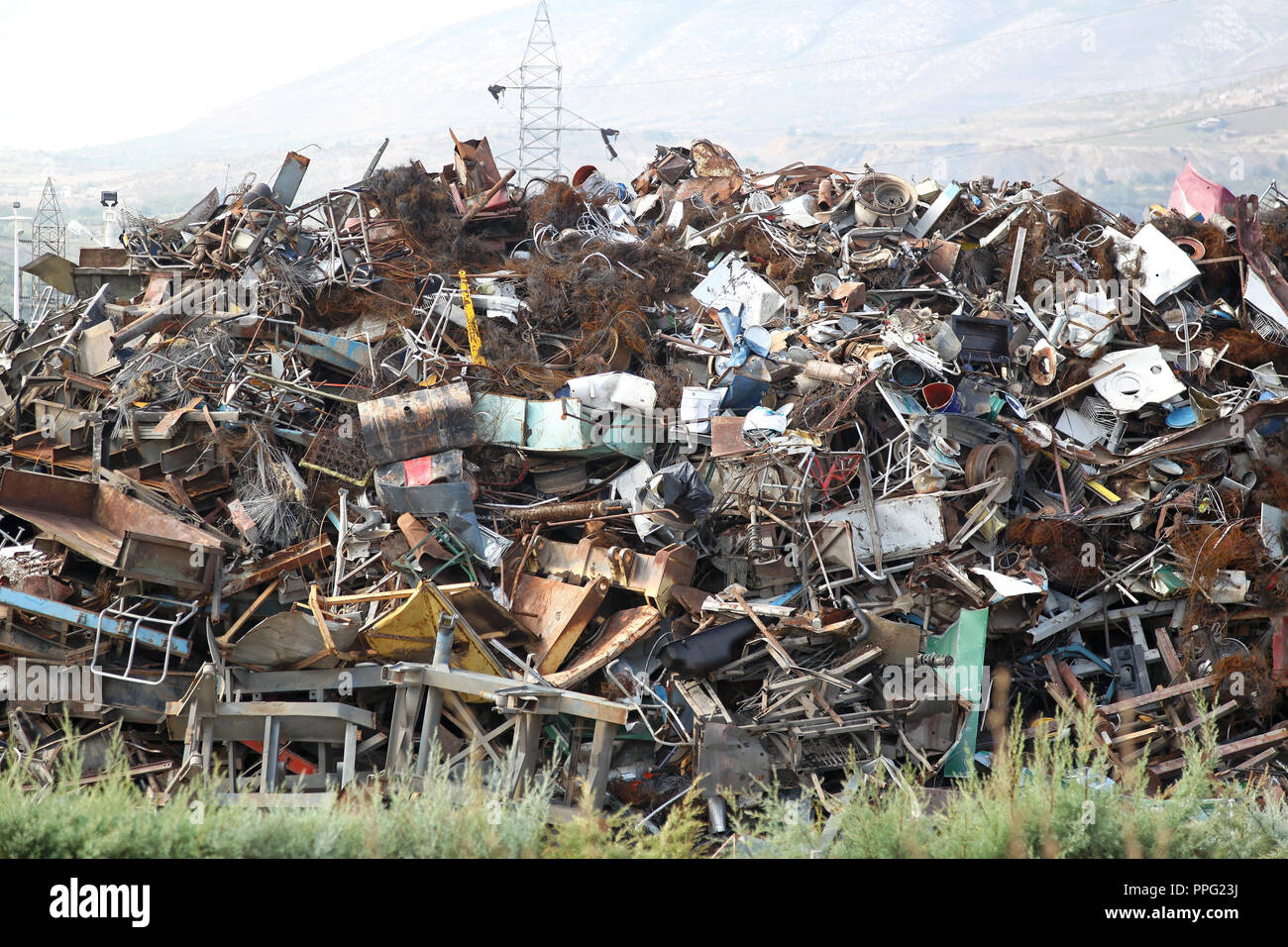 Big bunch metal scrap hi-res stock photography and images - Alamy