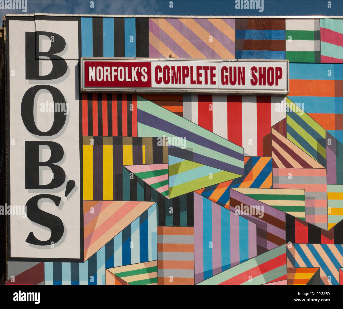 Bob's complete gun shop Norfolk Virginia Stock Photo - Alamy