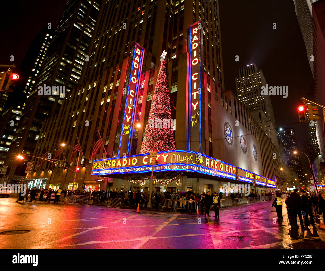 Times square new york christmas tree hi-res stock photography and ...