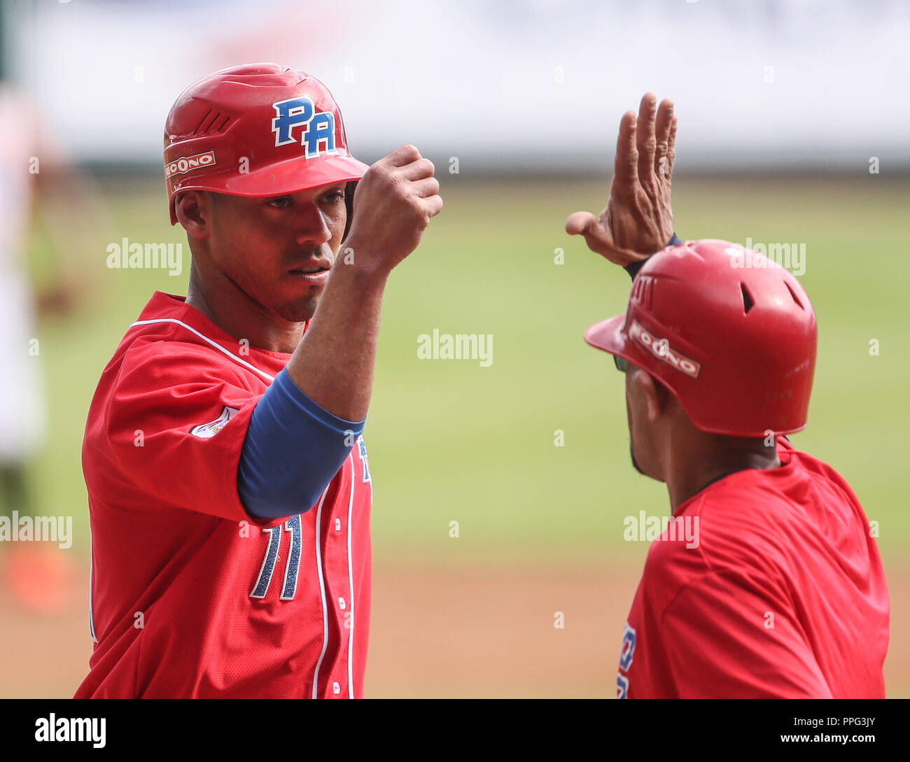 Ivan de Jesus de Puerto Rico celebra carrera en el Primer Inning ...