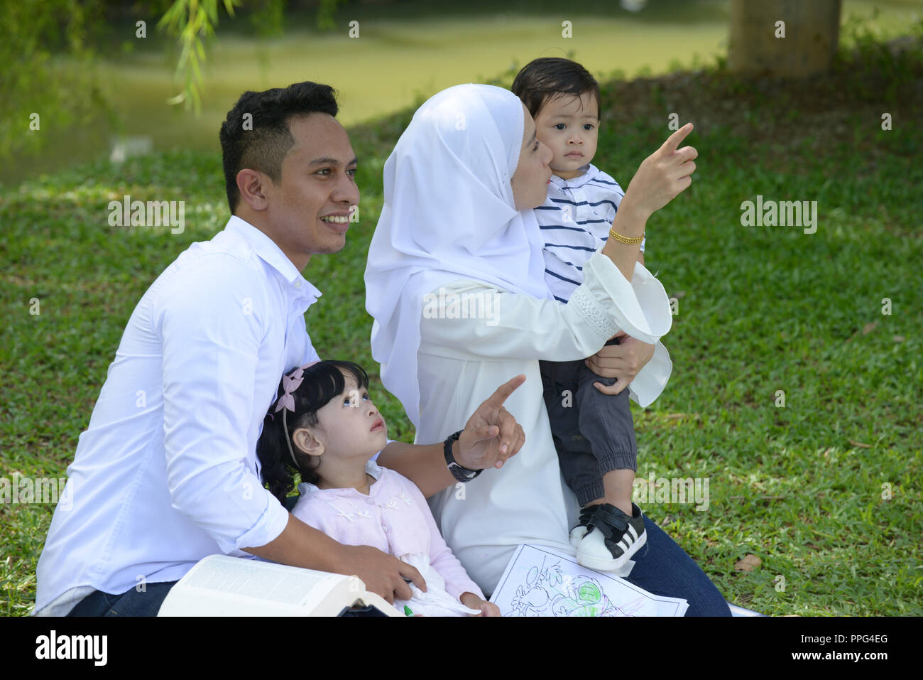 Muslim mother daughter enjoying hi-res stock photography and images - Alamy